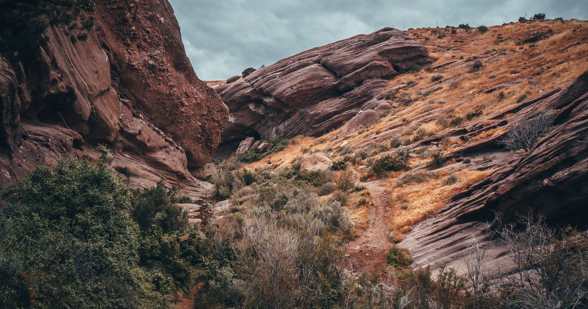 Vasquez Rocks Loop Hike using the Pacific Crest Trail